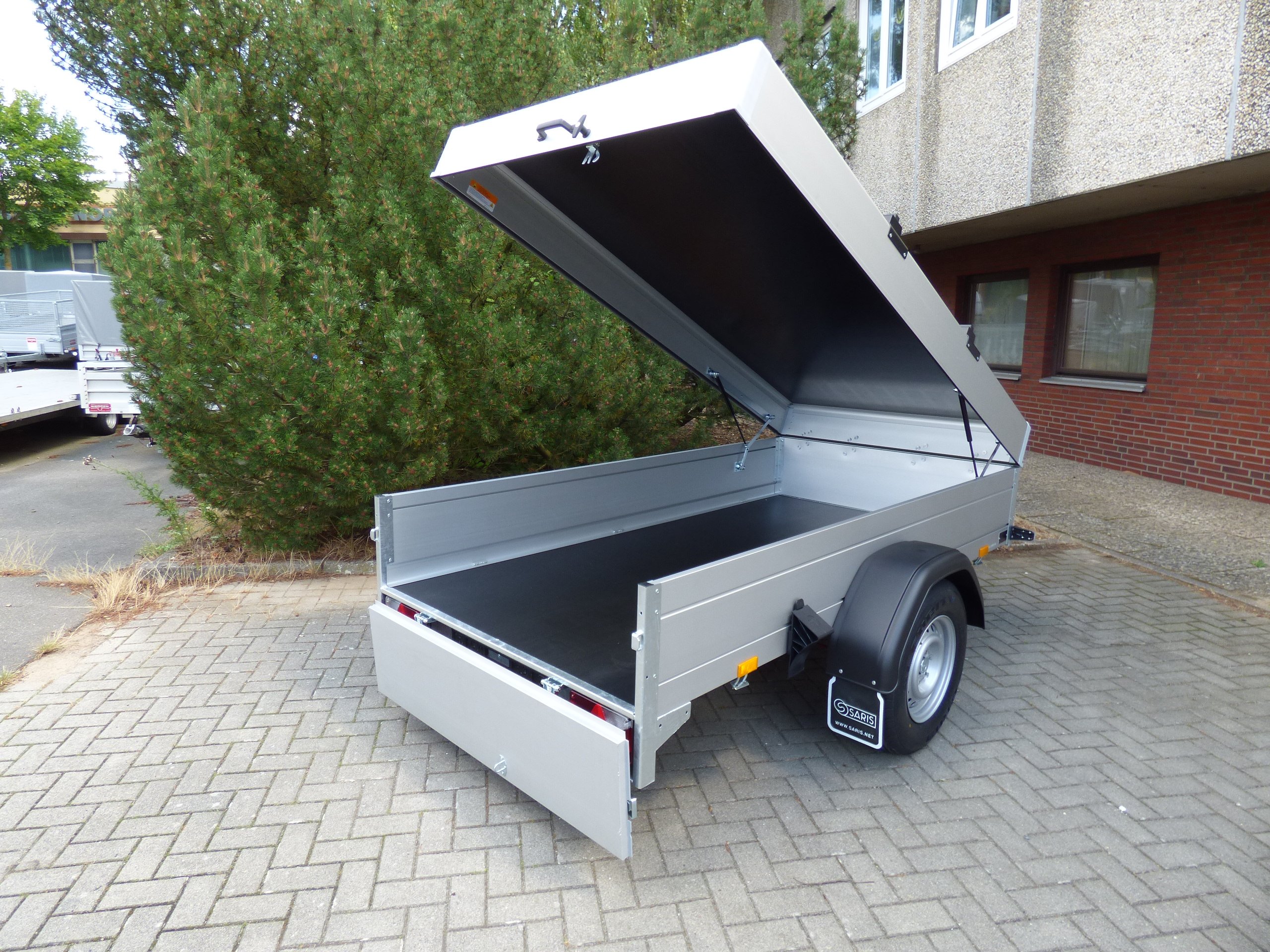 SARIS MC 255 133 1350 1 McAlu Comfort mit Deckel und Querträgern 1350kg 255x133x50cm / PKW ...